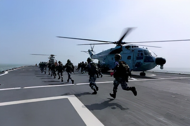 Comparison of amphibious assault ships between China and South Korea ...