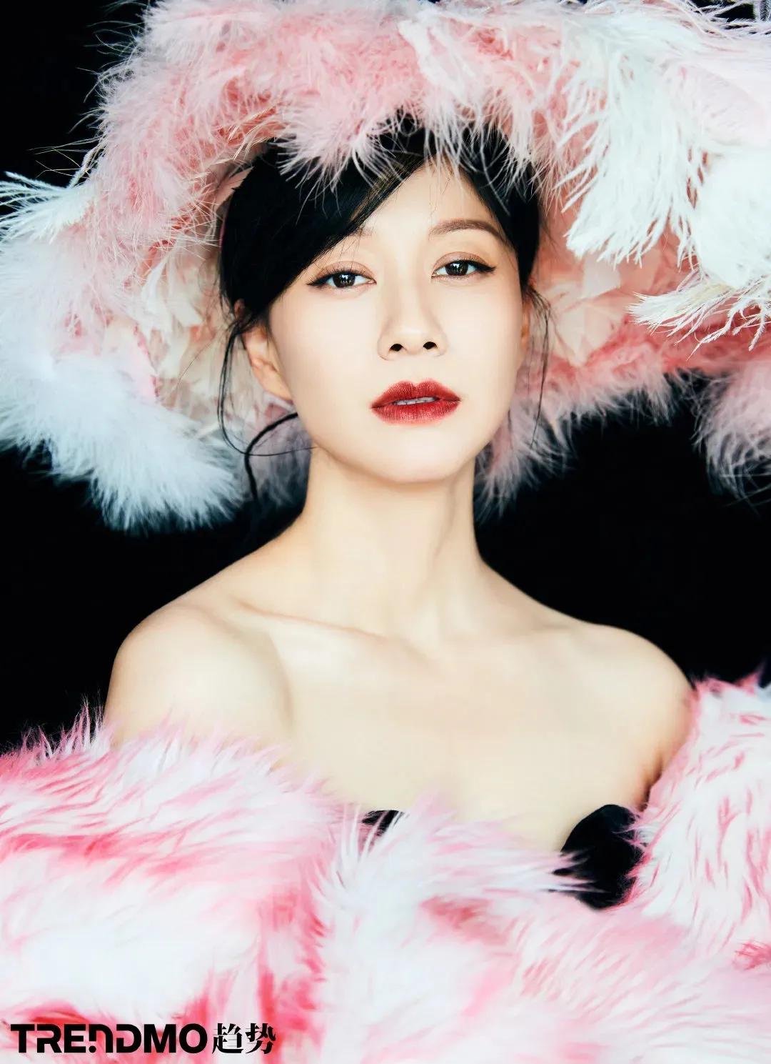 Ni Hongjie is still so beautiful at 43 years old - iNEWS