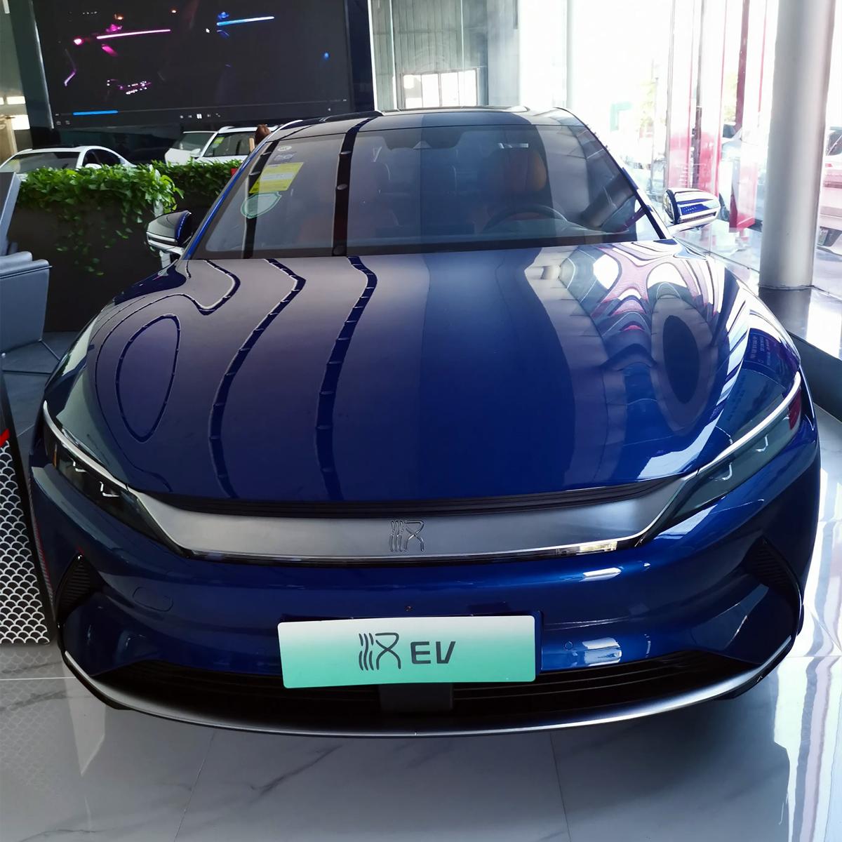 BYD Han "Aurora Blue" arrives at the store, looks younger, has a ...