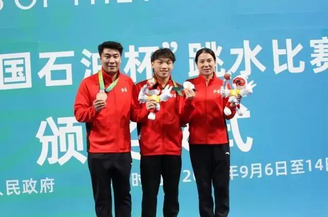 Shanxi teenager Li Zheng wins the bronze medal in men's individual all ...