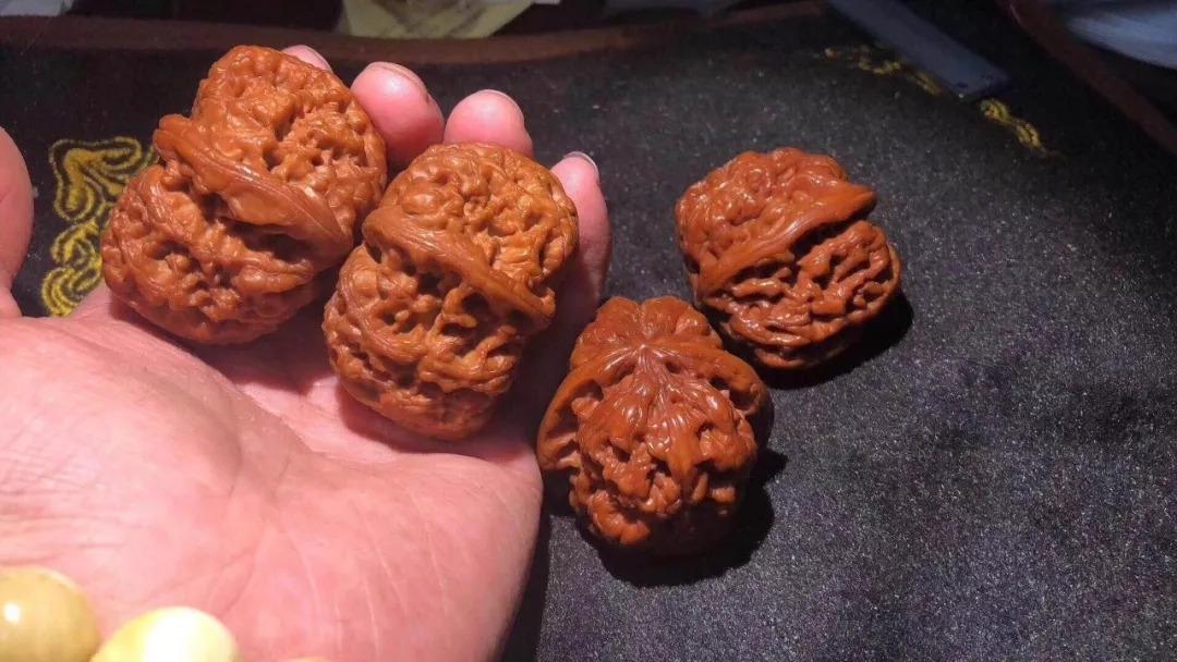 How to brush Wenwan Walnut in order to get a crystal clear effect - iNEWS