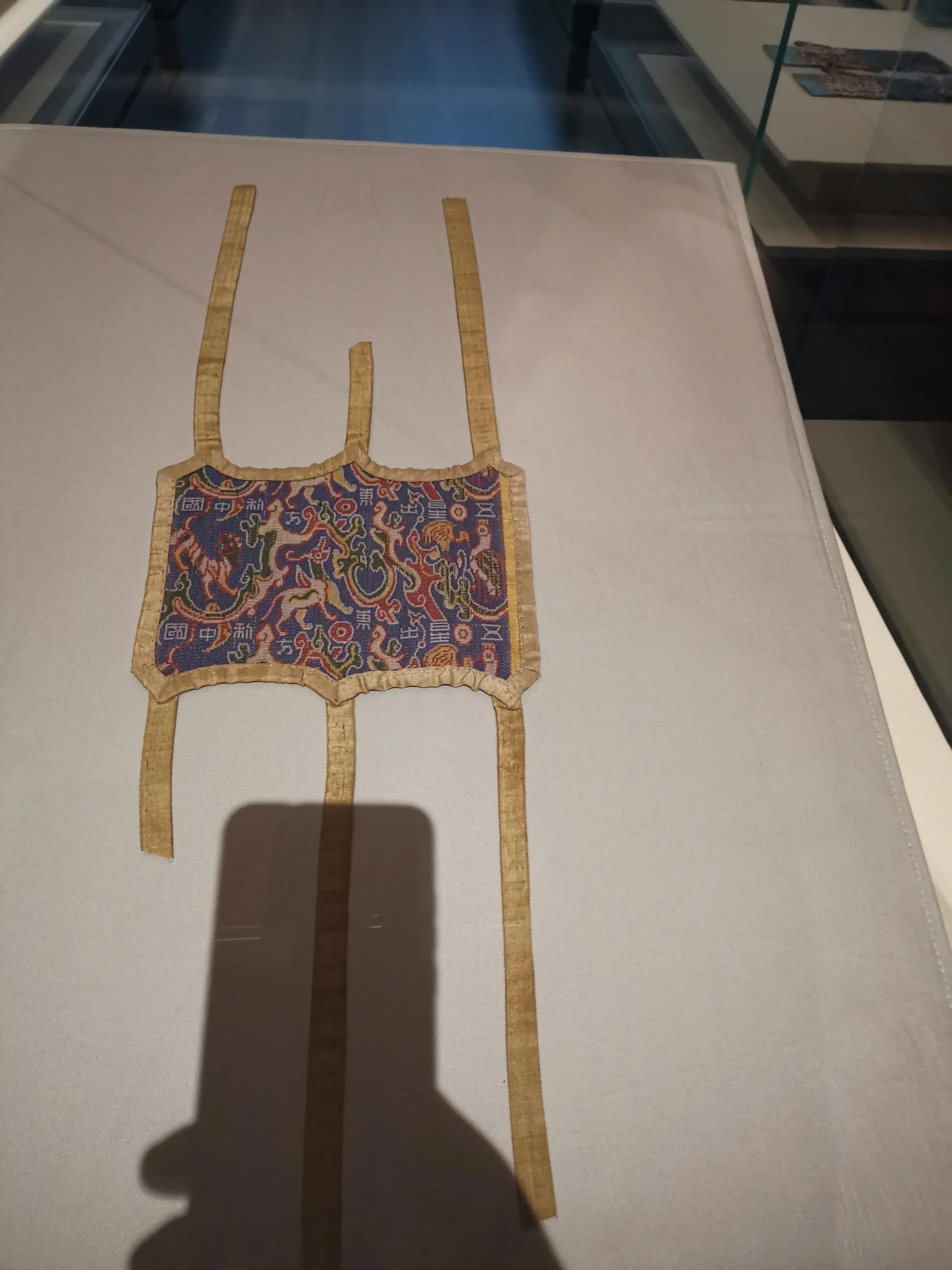 Five Stars Out Dongfangli Chinese Han Dynasty Brocade Armguards - iNEWS