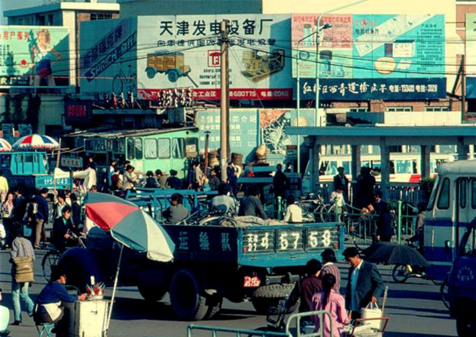 Old photos of Tianjin: 1985 urban architecture and street scenes, do ...