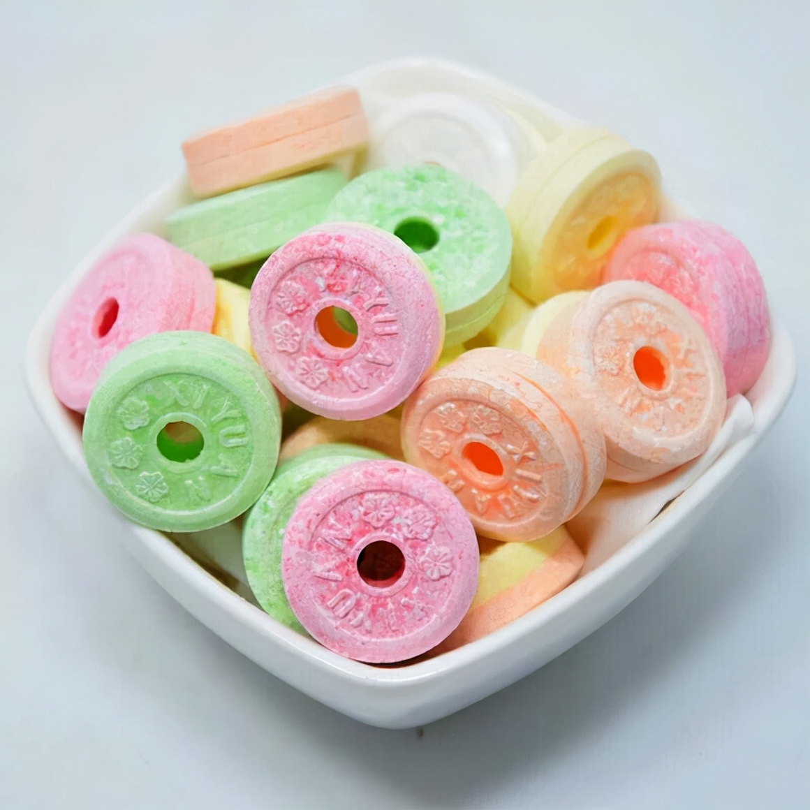 Candy whistle, can you make a noise? - iNEWS