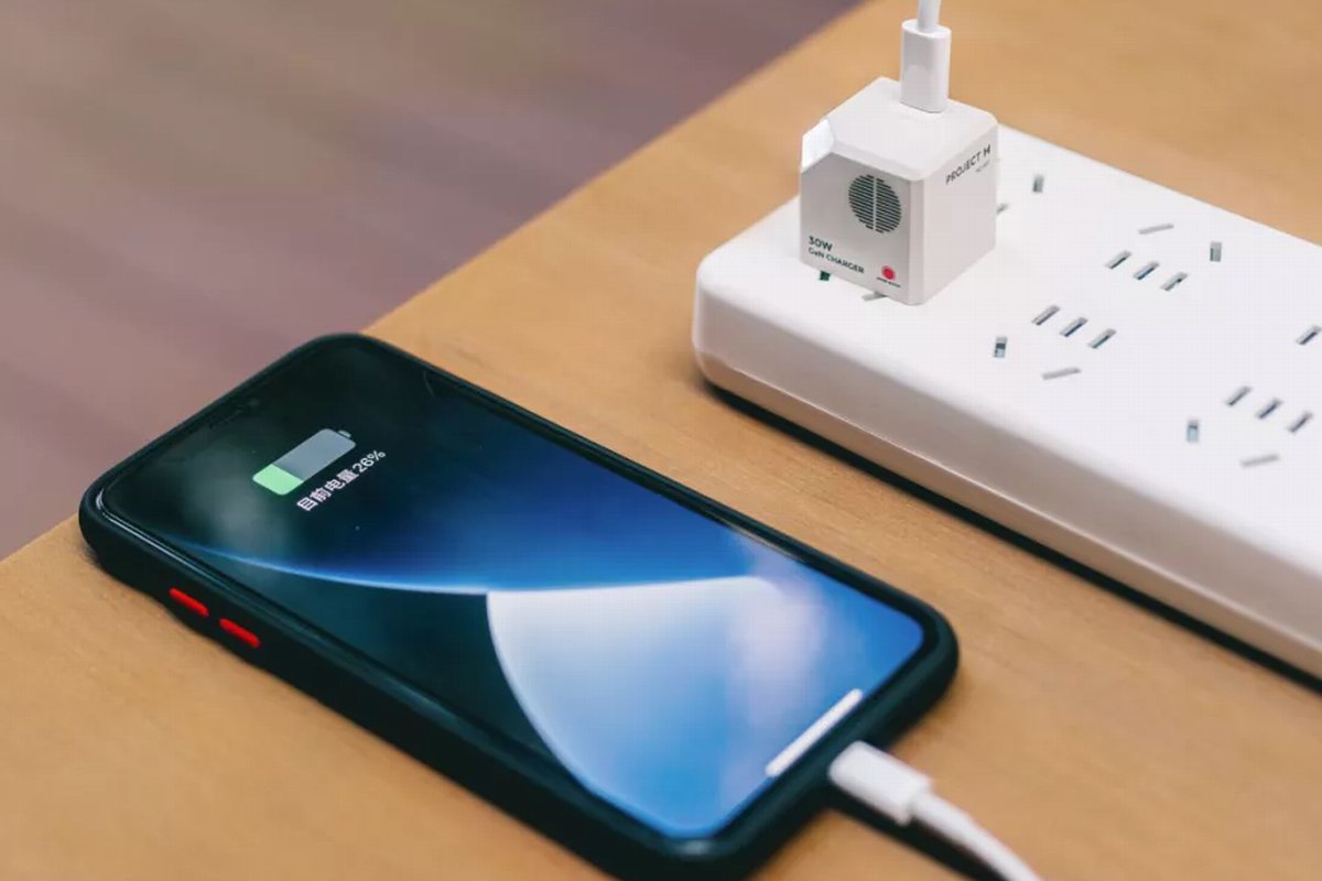 TEGIC launched a hard-core design mini charger, GaN solution 30W output, feeding iPhone13 - iNEWS