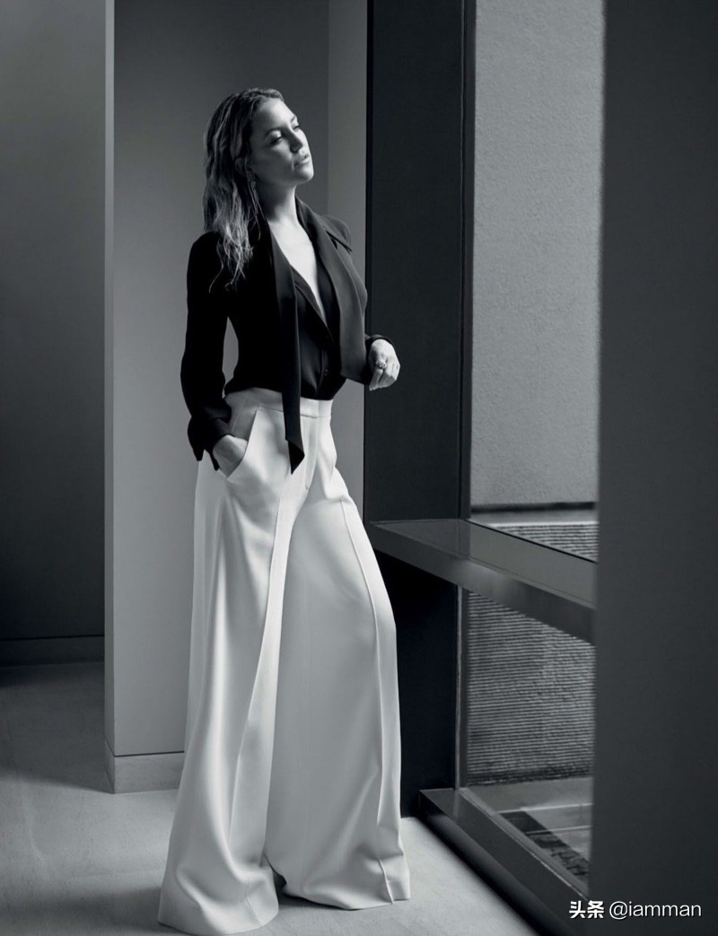 Deep Sea Catastrophe Kate Hudson - iNEWS