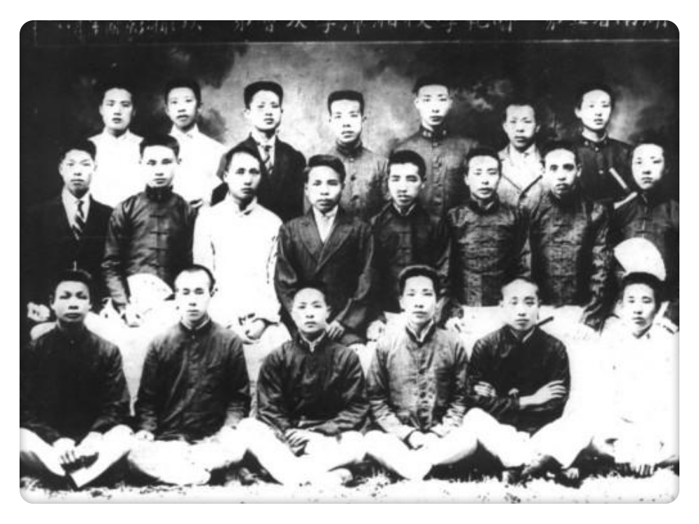 "The Biography of Mao Zedong": In the east of the world, his career ...