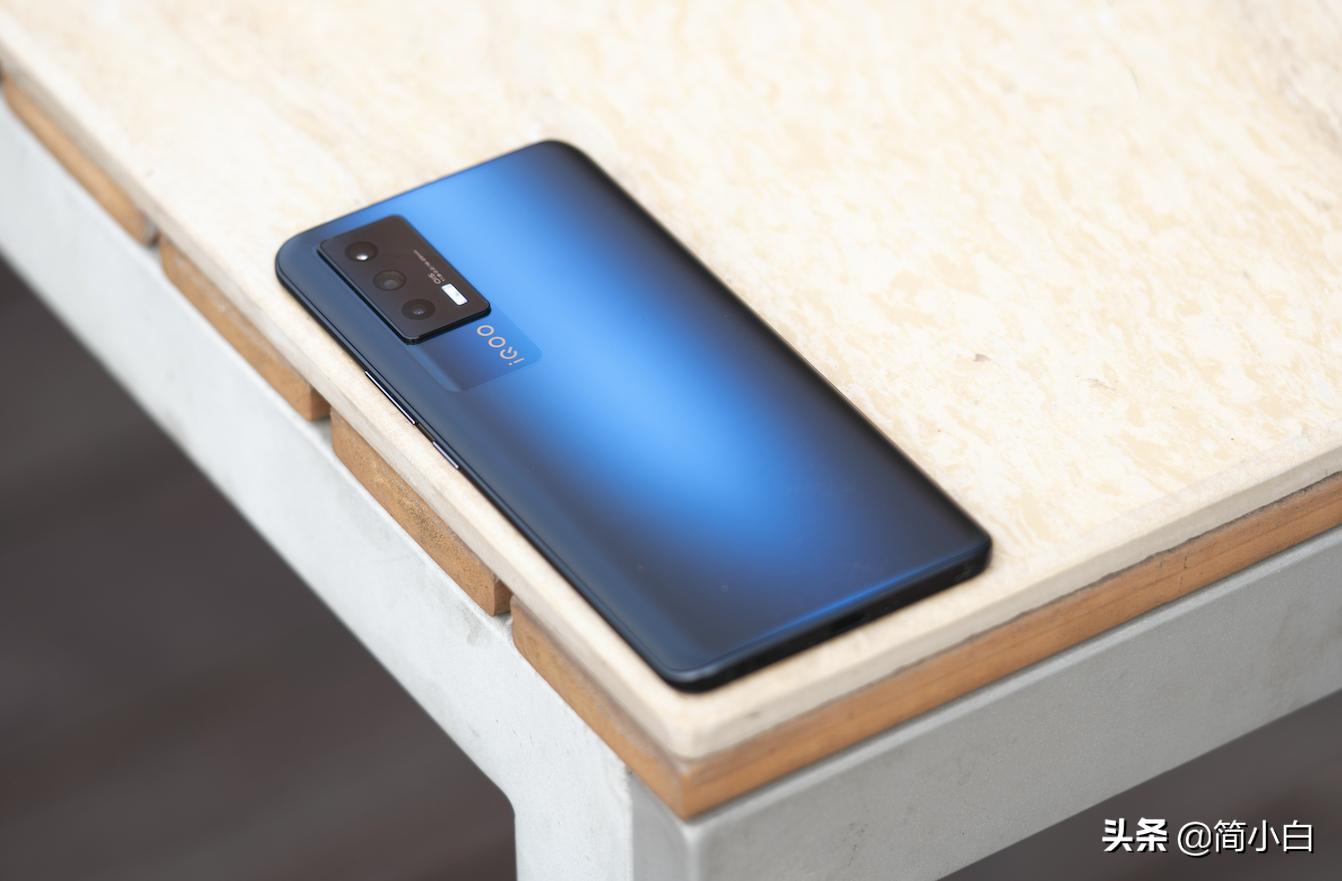 66W快充+獨顯芯片！兩千元黑馬旗艦，銷量口碑均超K40 - 資訊咖