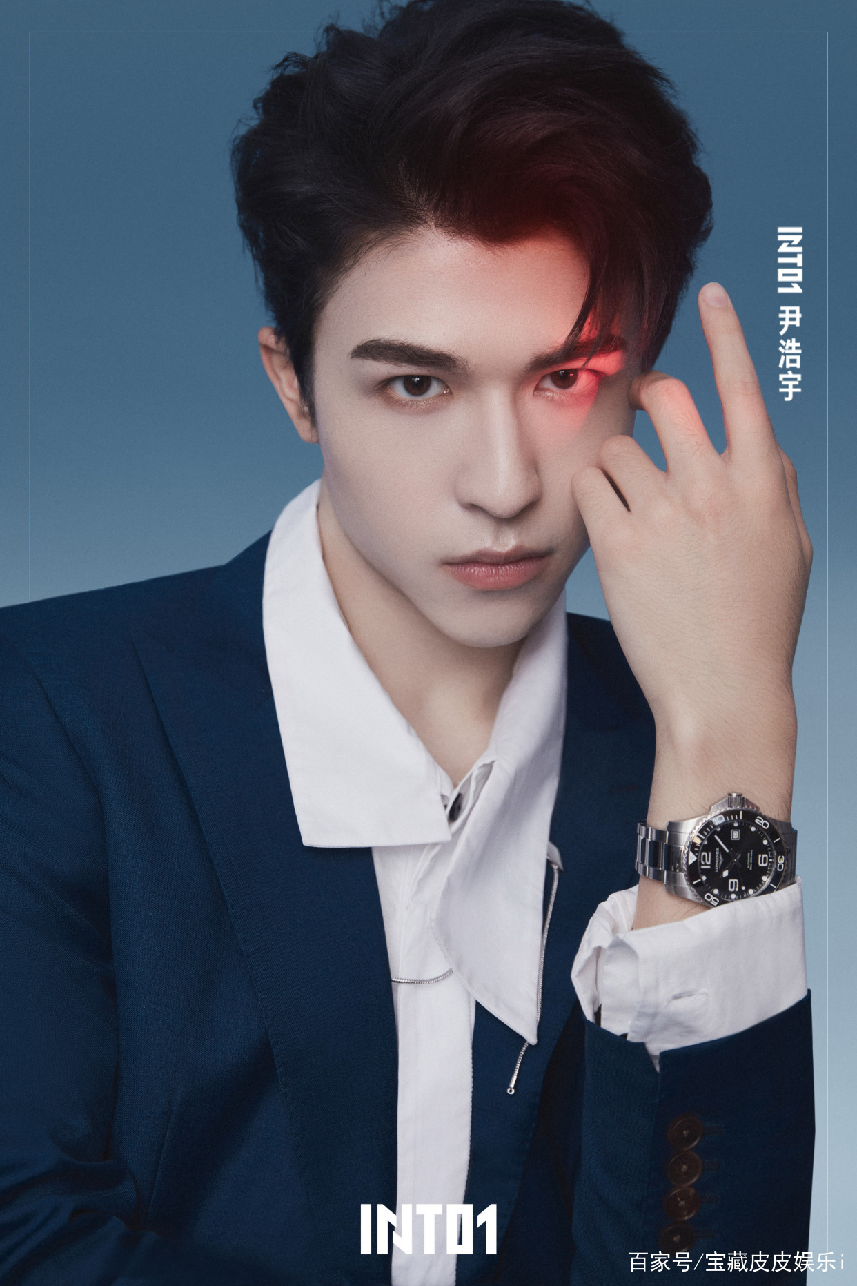 Seductive!INTO1's blue and white suit shines as a vigorous young man ...