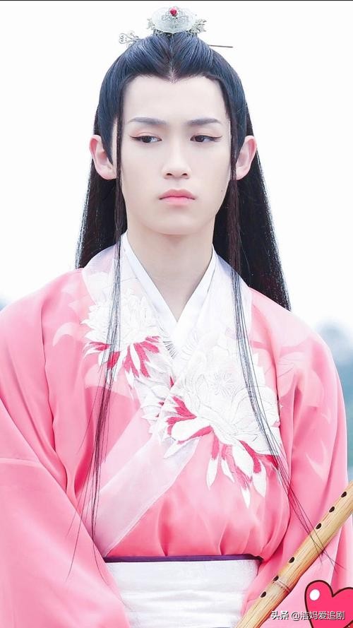 Which one has a strong dragon beard hairstyle, Xiao Zhan is beautiful ...