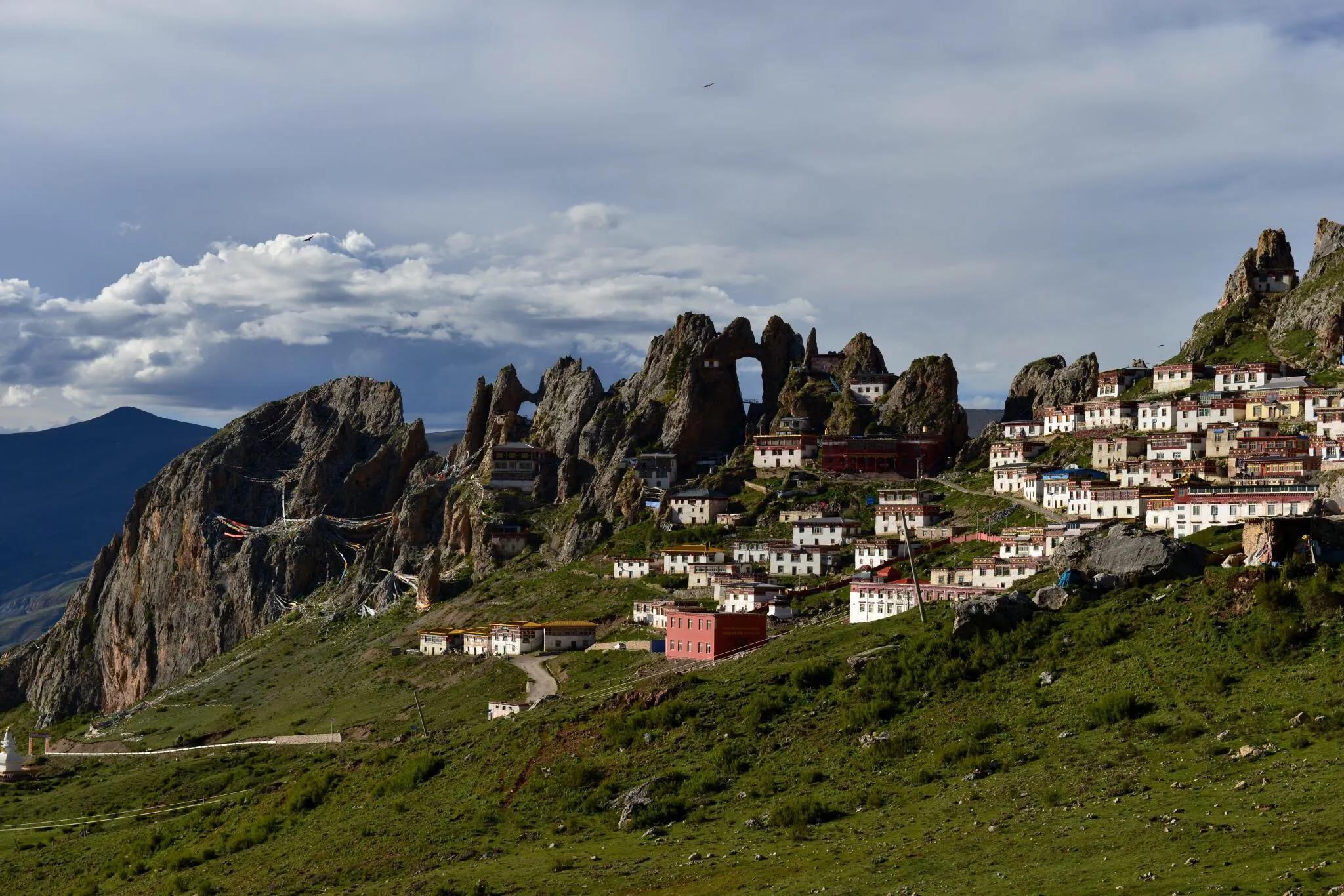 "Looking at Tibet with the Eyes of Traveling" Zizhu Temple - iNEWS