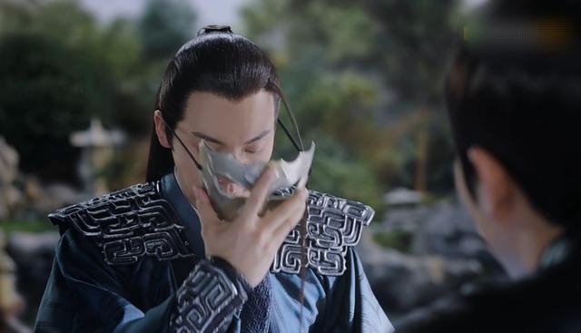 Why does Fang Zhu wear a mask if he has nothing to do?In addition to ...