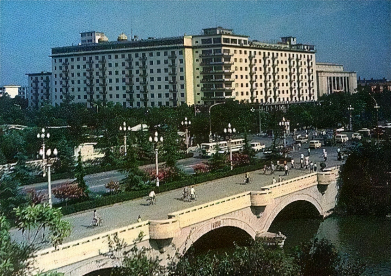 Old photos of Chengdu in the 90s, look at the "old face" of the land of ...