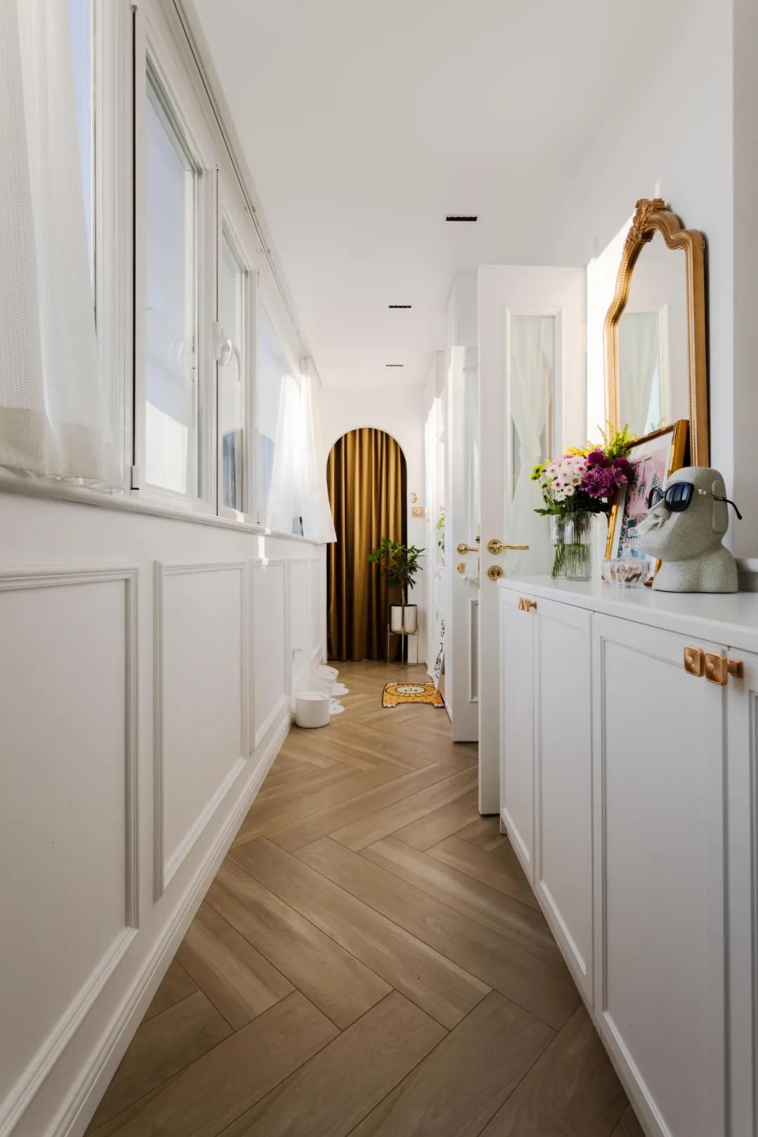 A small French-style apartment of 45 square meters, elegant, romantic ...