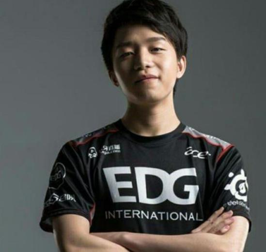 EDG director bet on his career? S11 season confirmed comeback, news hits hot searches - iNEWS