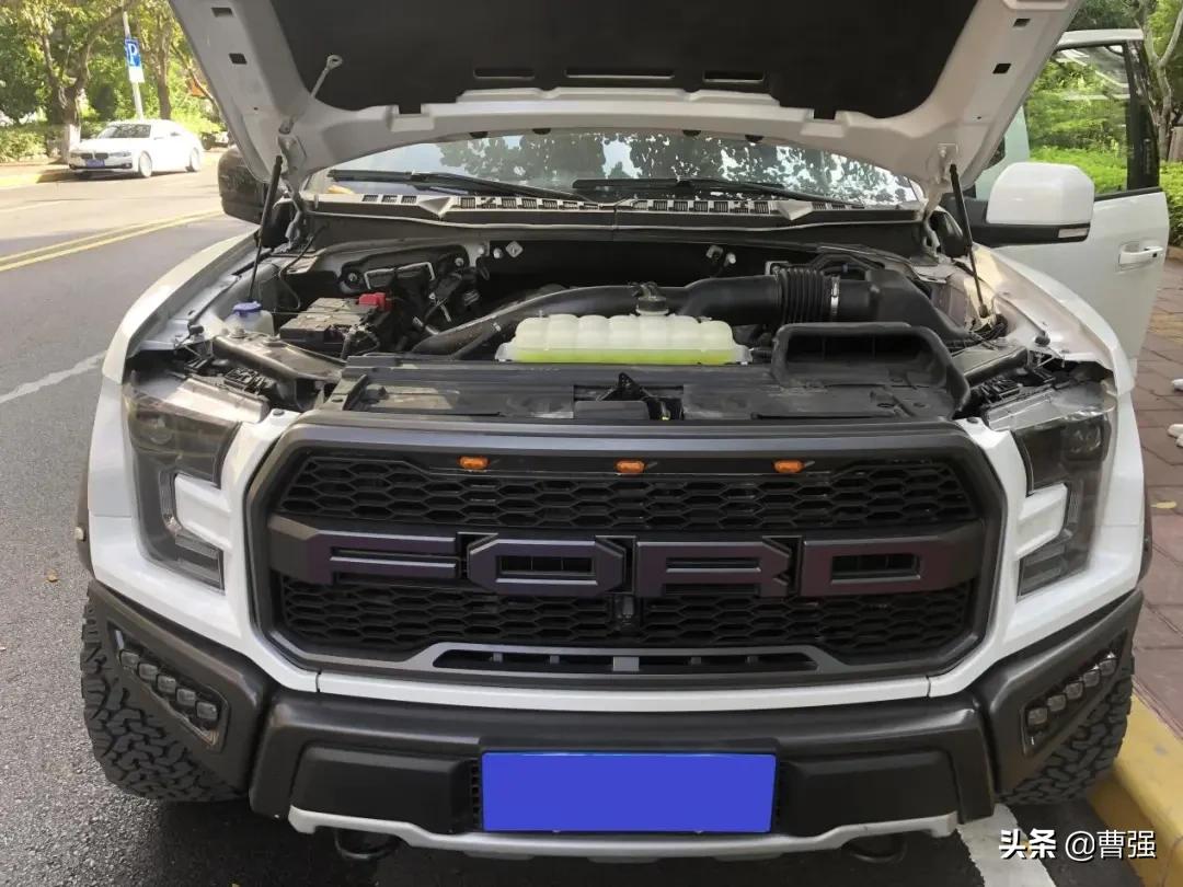 This Ford Raptor accident repair is a bit too "water" - iNEWS