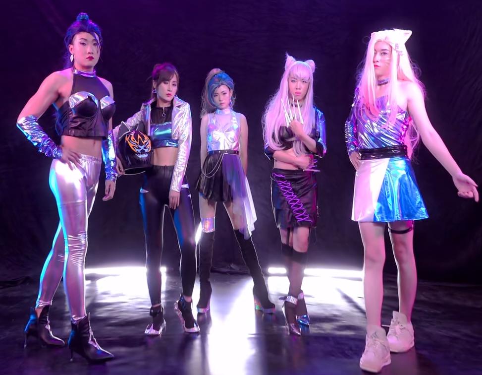 繼KDA卡莎後，傘皇直播立Flag：EDG奪冠了就COS兔女郎銳雯 - 資訊咖