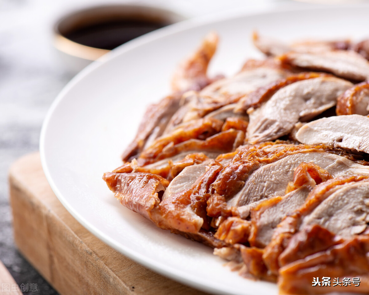 Which Hunan sauce duck or Beijing roast duck makes you linger, and you ...