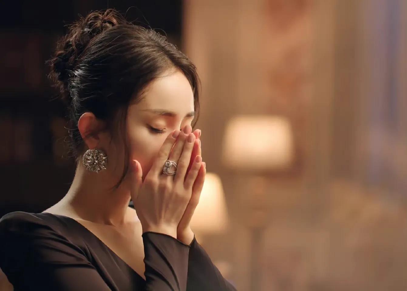 Who is Estee Lauder's first beauty spokesperson, Yang Mi? - iNEWS