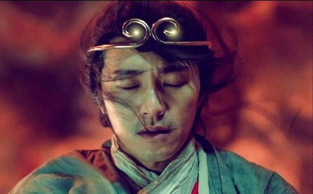 After he became famous, he "kneeled" to the director, satirizing ...