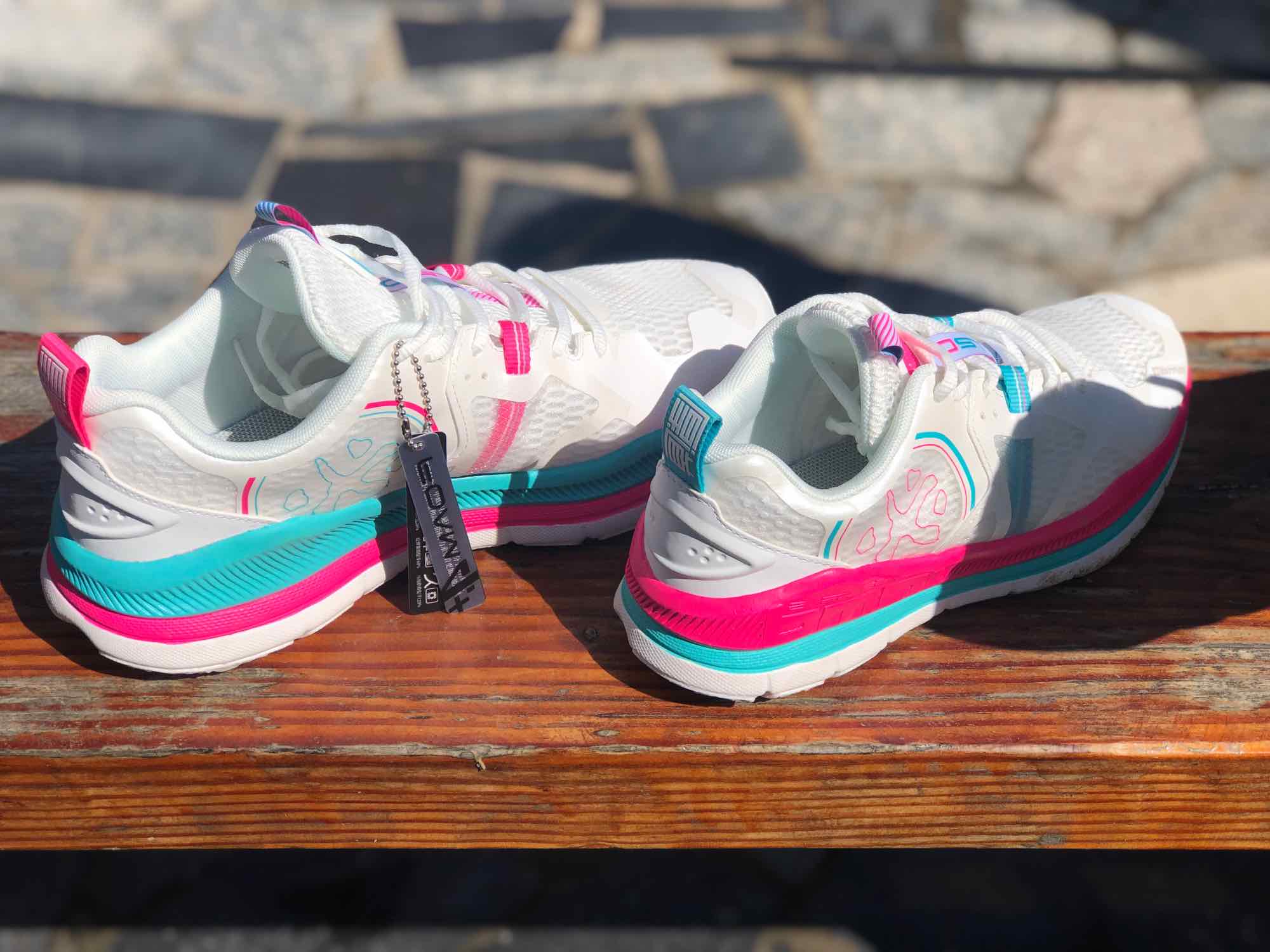 A guide to choosing shoes for advanced runners!A pair of suitable ...