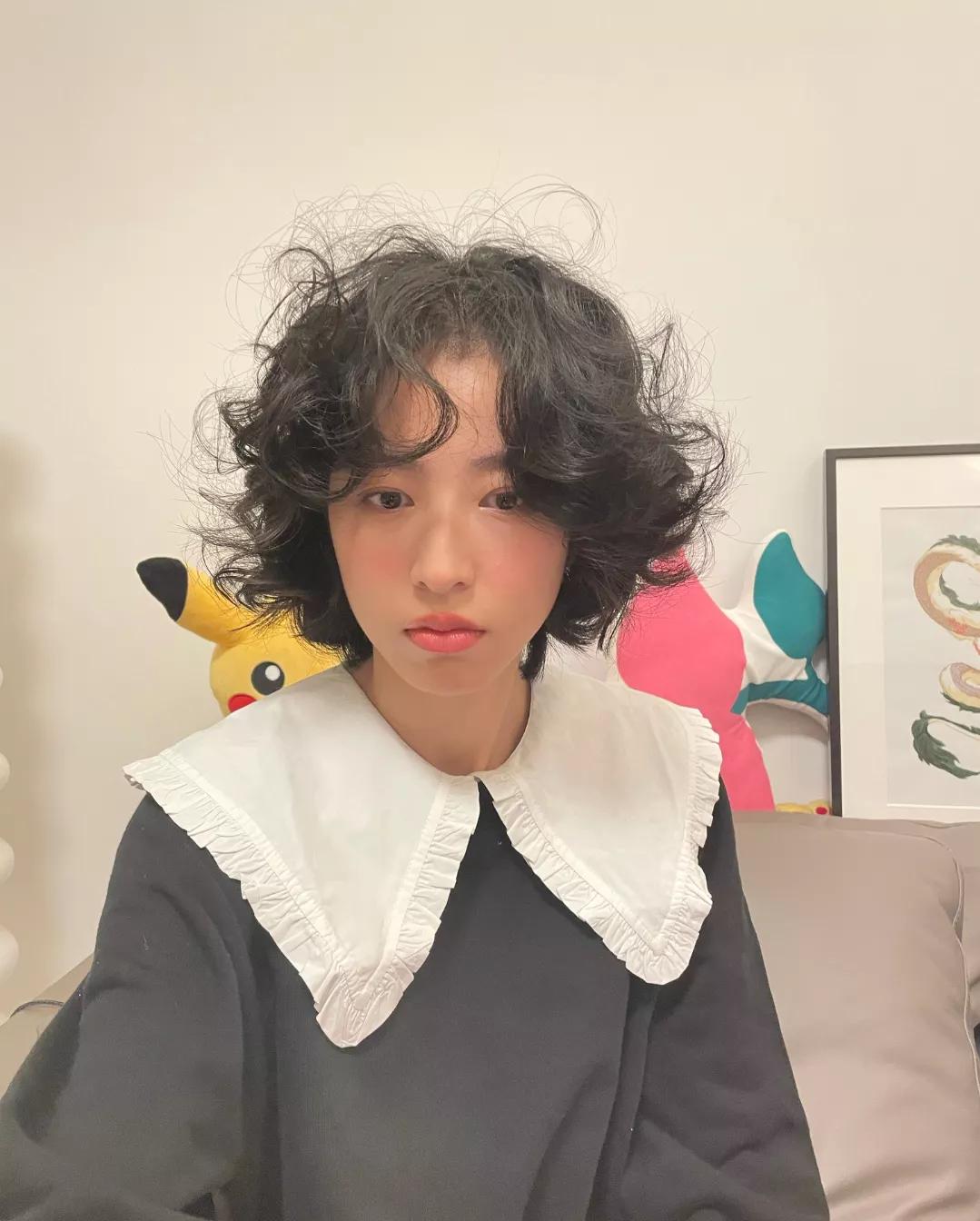 Zhou Yutong shared her curly hair. She thought it was a beautiful ...