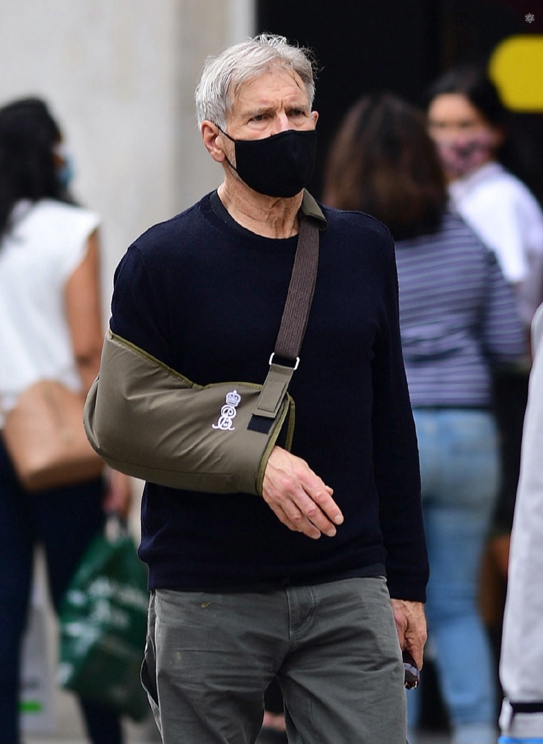 78-year-old Harrison Ford appeared on the street after being injured ...