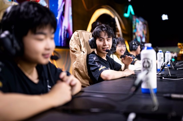 Huya Thunder Cup Hero0:3KSG, the Hero five-member group first exposure, fearless and difficult ...