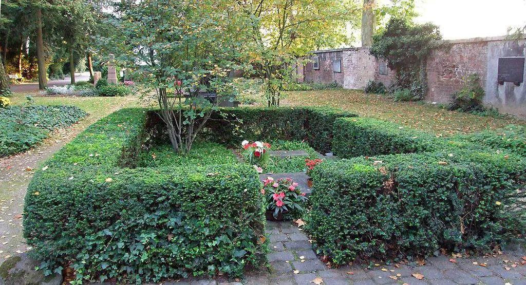 A generation of Guoxue master Wang Guowei: an uncut braid, an ...