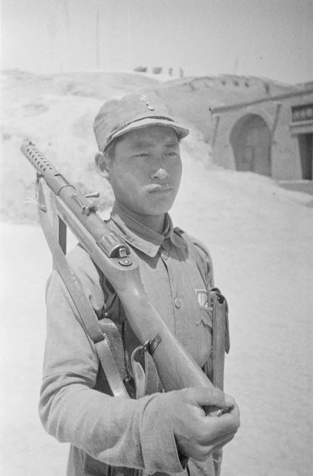 Most of the old photos taken in 1944 are out of print - iNEWS