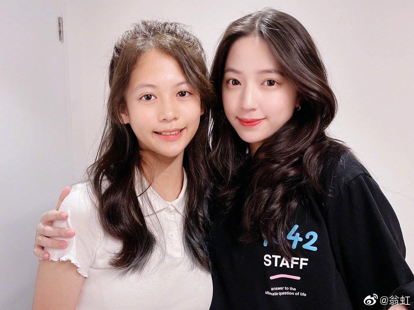 The three of Weng Hong's family made their first appearance in a gang ...