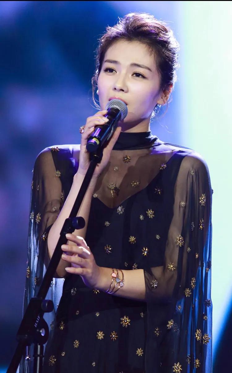 After listening to Liu Tao and Wang Kai sing "Comprehension", I feel ...