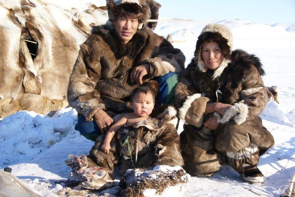 Industrious and strong Chukchi women, having children is done by one ...