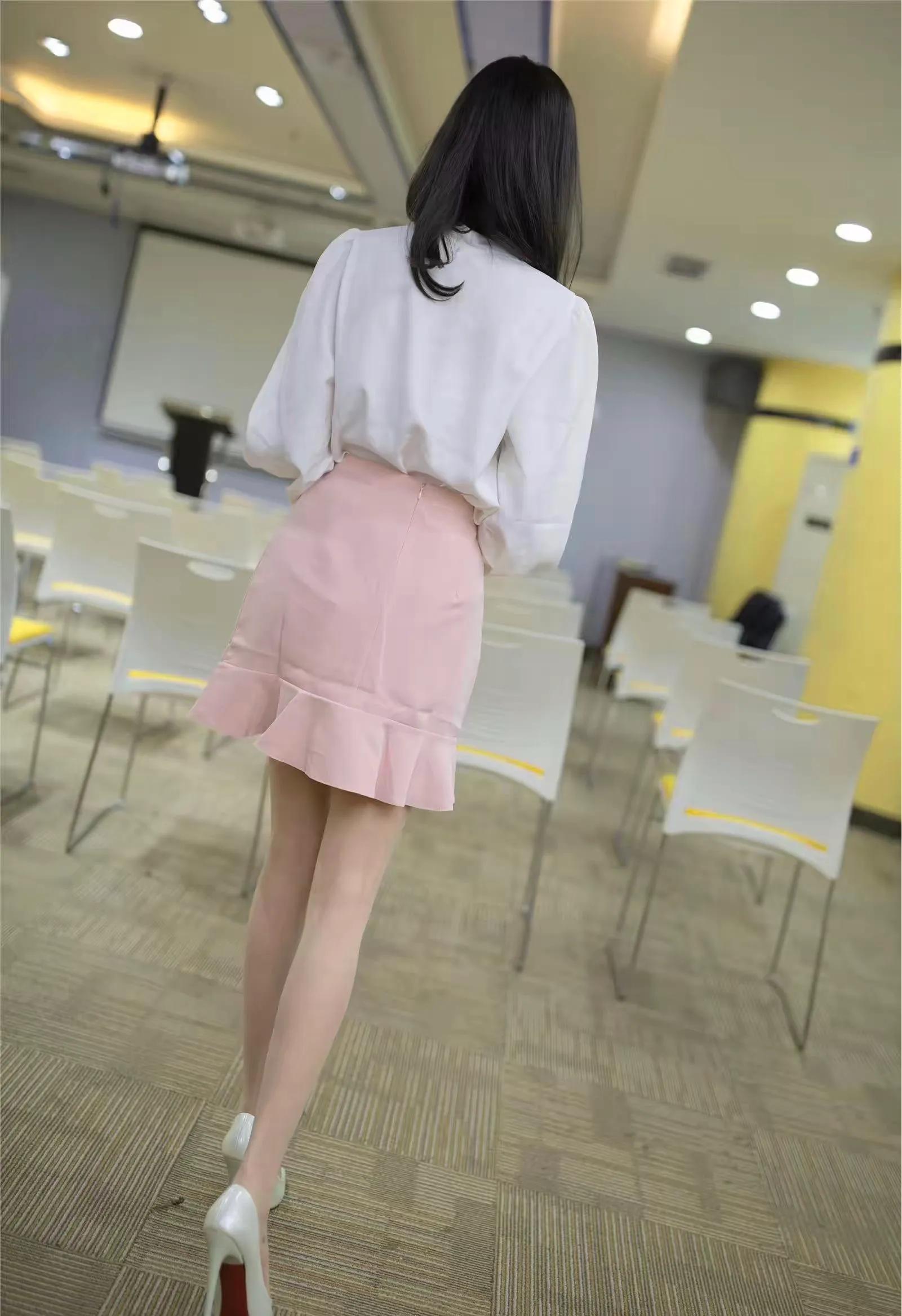 Fashion model Yang Chenchen, charming and enchanting, hot eyes hit ...