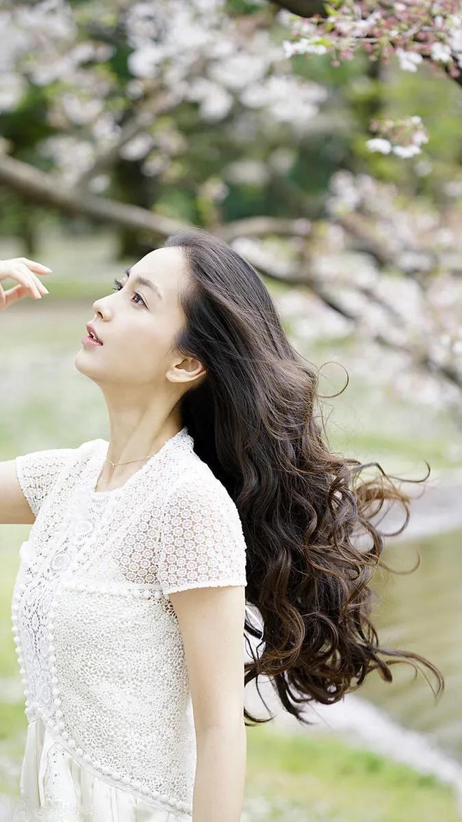 angelababy, a girl with a beautiful body and face after giving birth ...