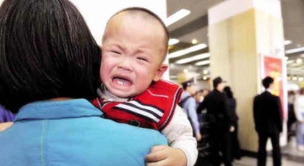 How to tell if the baby is "scared"?The frightened baby has these ...