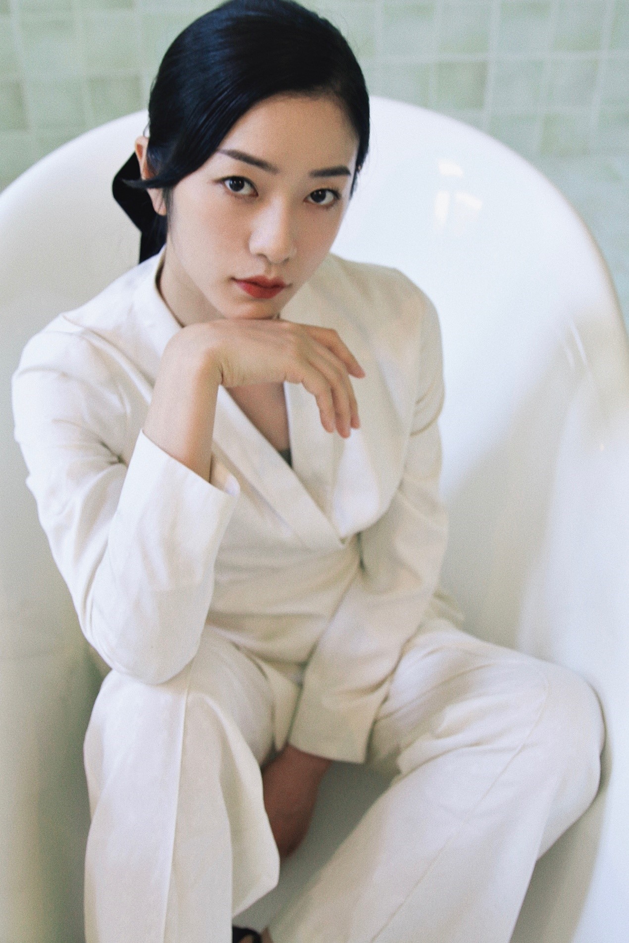 Luan Leiying's suit photo update is refreshing, cool, and confident ...