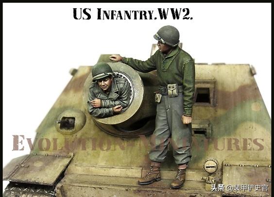 The Assault Tiger's main gun has such a huge caliber, can crew members ...