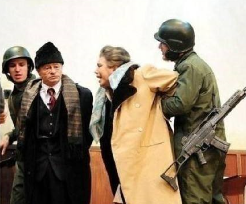 300,000 troops turned their backs, President Luo's family was arrested ...