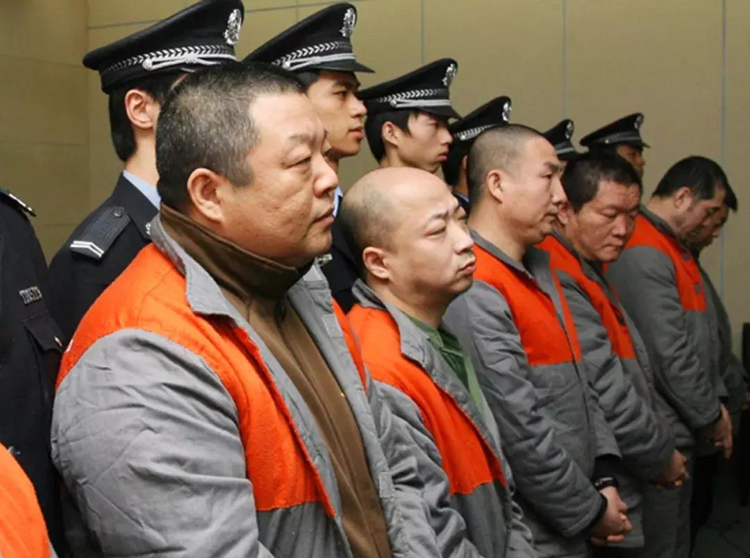 The underworld singer Zang Tianshuo is so crazy, he slapped Mei Ting and smashed Jackie Chan's ...