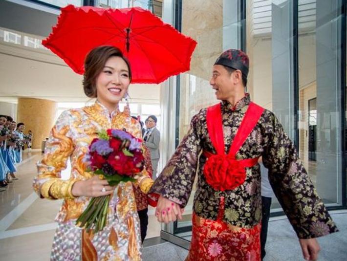 Huang Youlong's ex-girlfriend Ye Cuicui took a wedding photo to ...