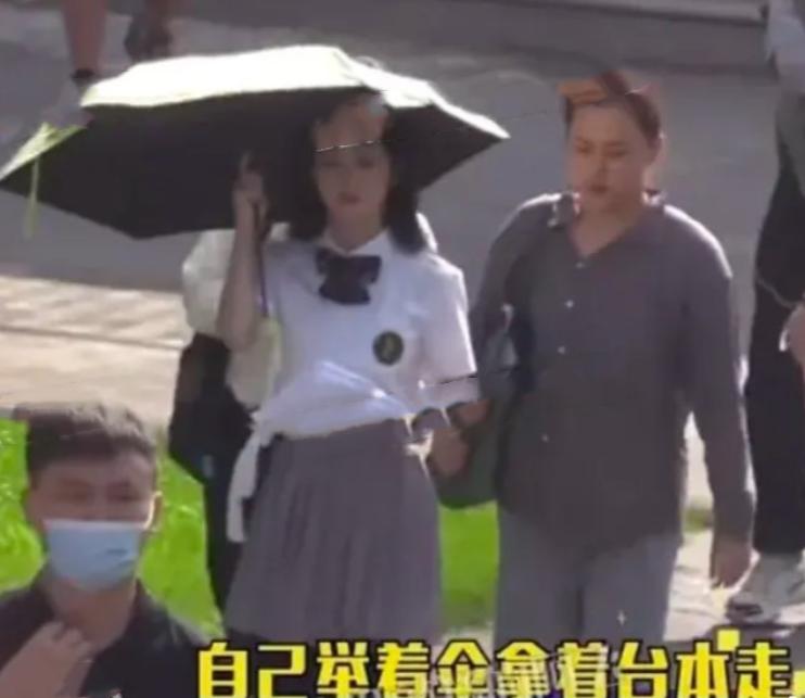 Zhao Liying's school uniform MV was exposed by Reuters. After removing ...