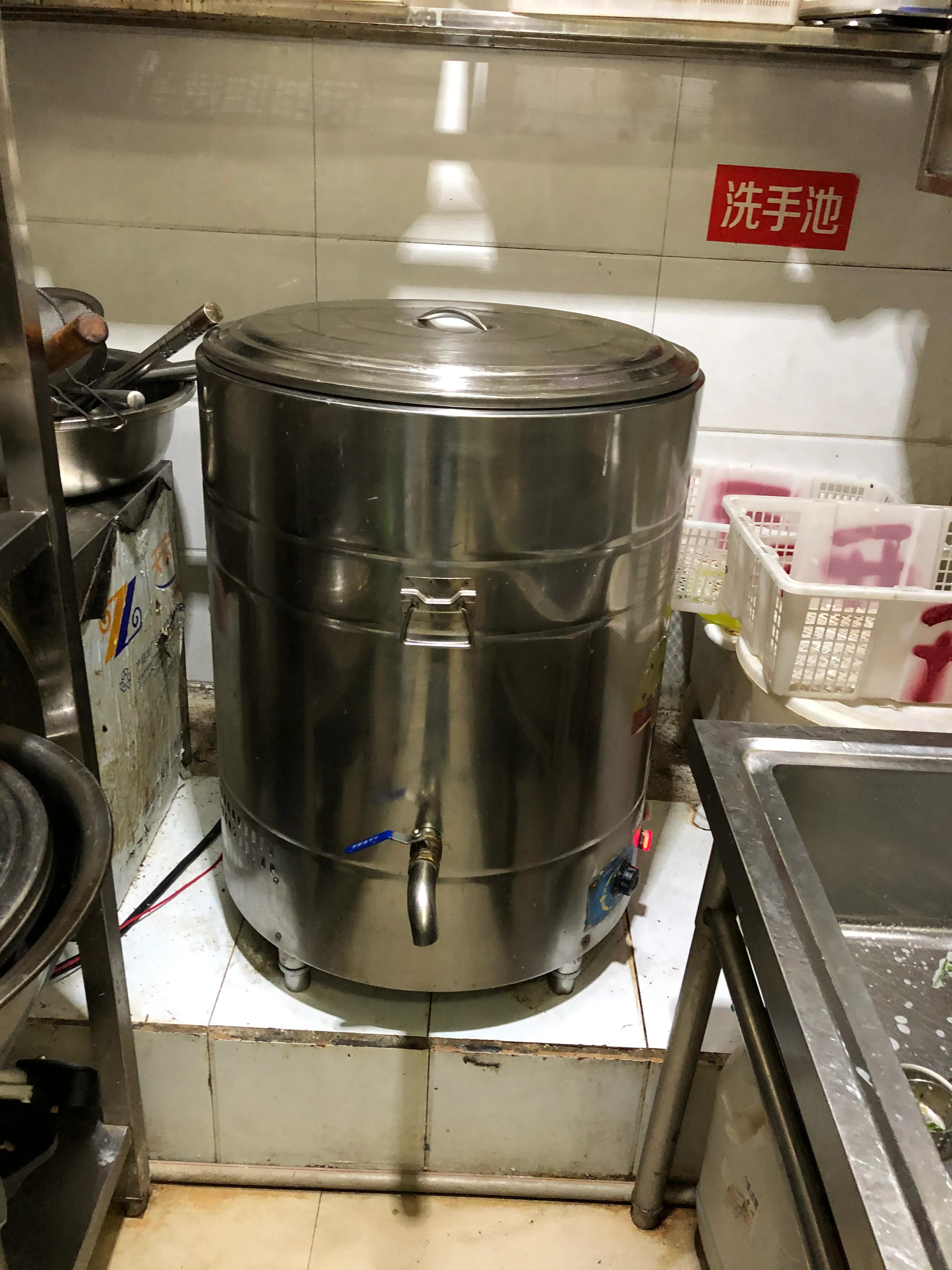 Eat rice noodles and play in Guiyang - iNEWS
