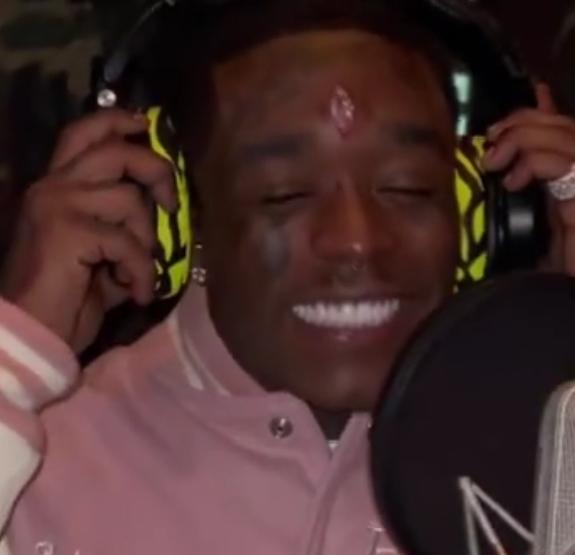 Human body modification!American singers have 10 million diamond teeth ...