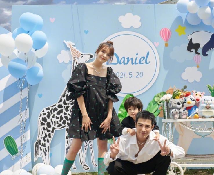 Jiang Chao and his wife celebrated their son's birthday, and the ...