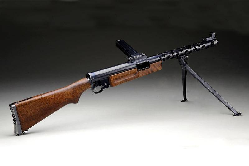 Excellent submachine gun produced in the Czech Republic, which can also ...