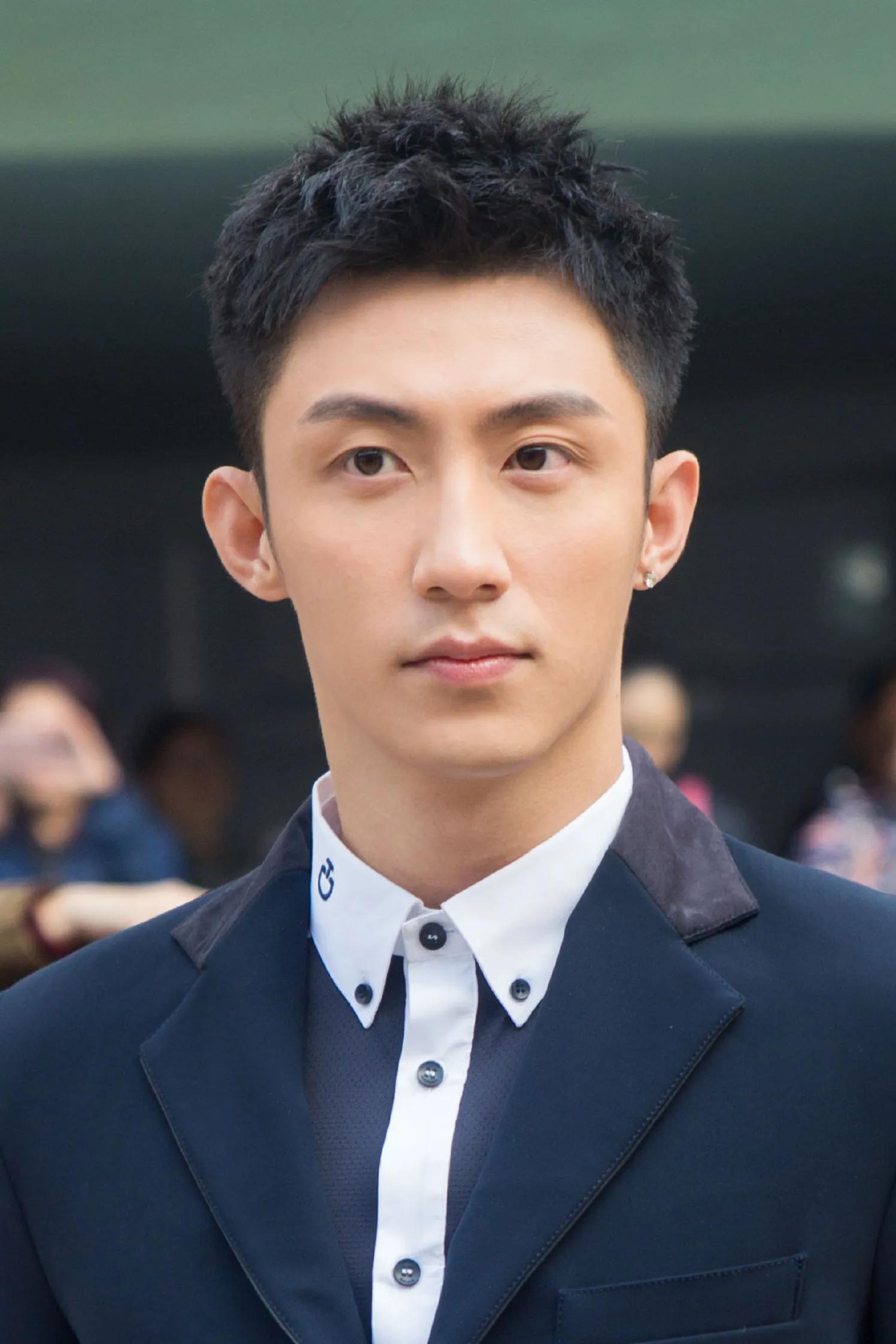 Super handsome Huang Jingyu - iMedia