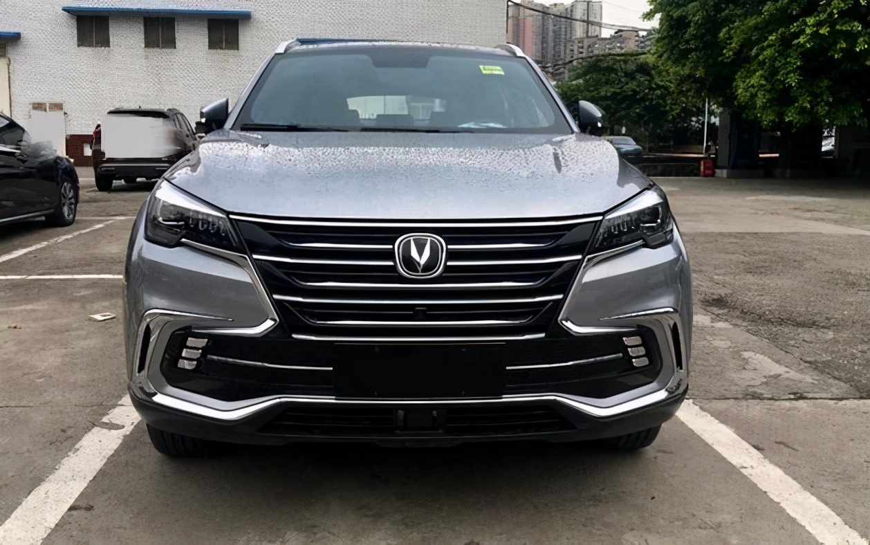 國產又一「黑馬」長CS85，2.0T爆233馬力，軸距2705mm，比X6帥氣 - 資訊咖