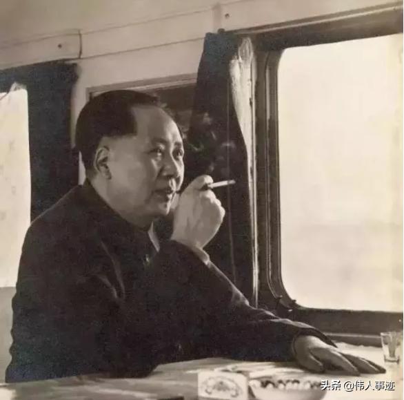 Red Wall photographer Hou Bo: Taking pictures of Mao Zedong for 12 ...