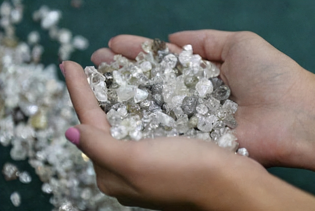 "Man-made diamonds" have appeared, with the same composition and ...